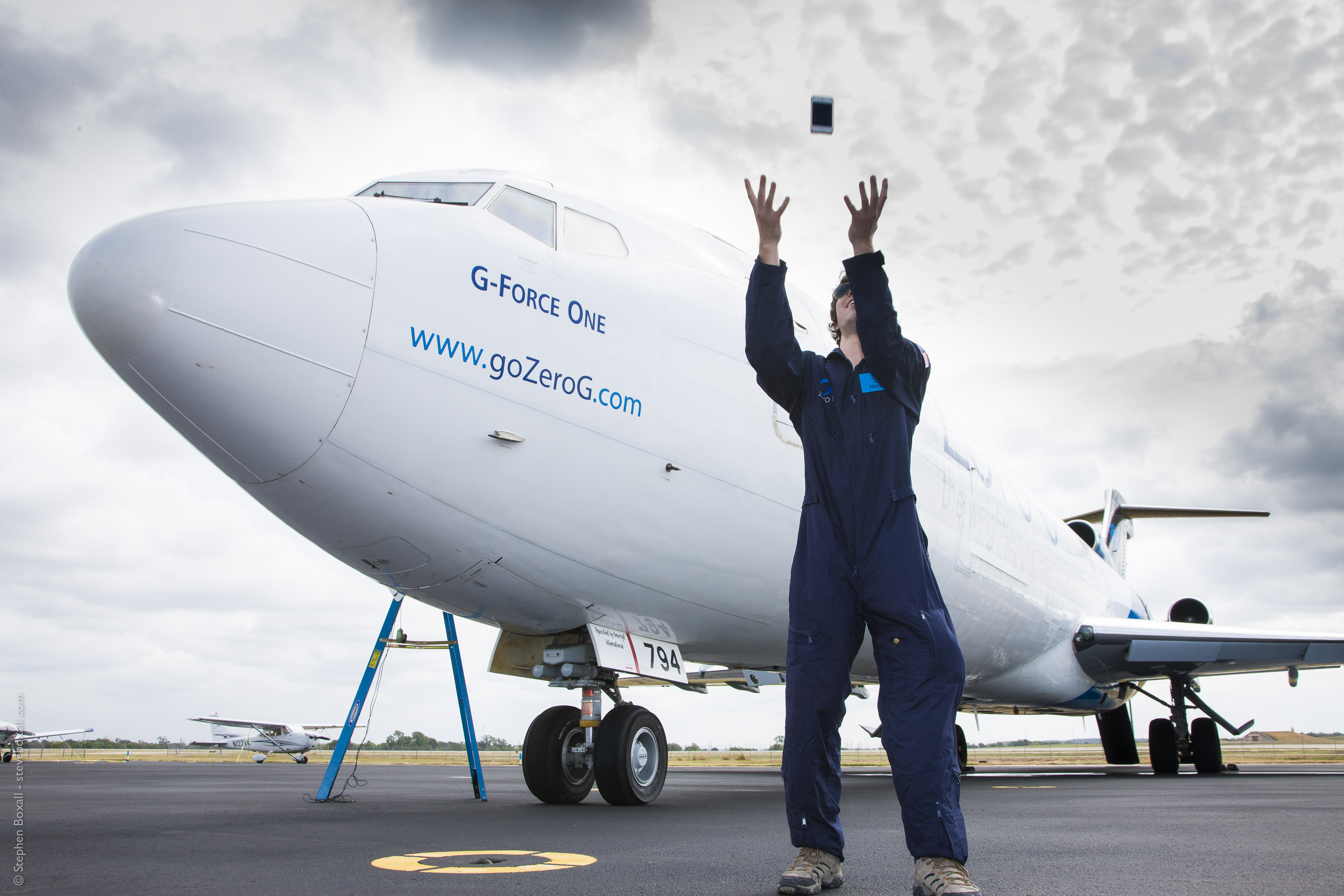 My Zero G Flight - John Catching Phone - NevBlog
